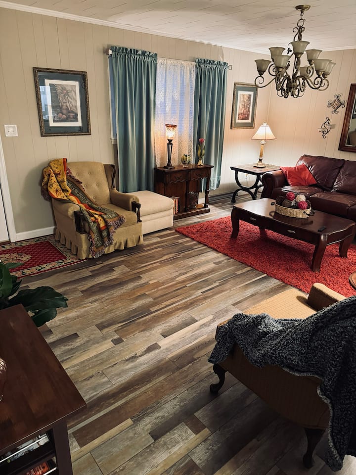 Crossroads Country Cottage - Seagrove, NC