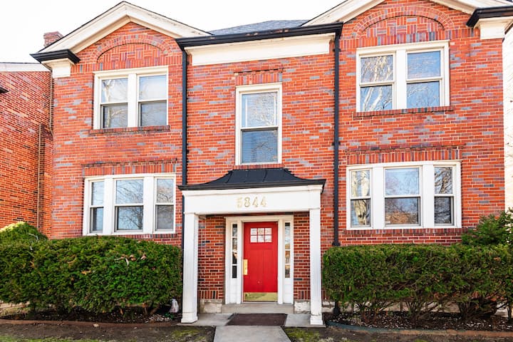 Peaceful 1 Bedroom Flat - Clayton, MO