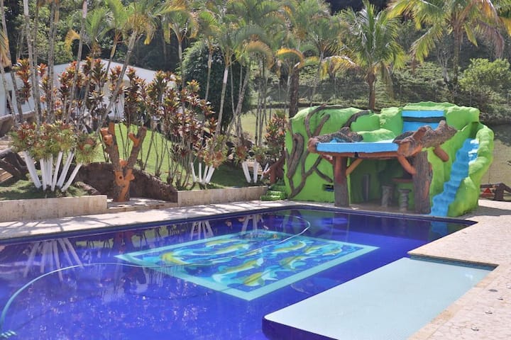 Finca Con Temática Picapiedra - Barbosa