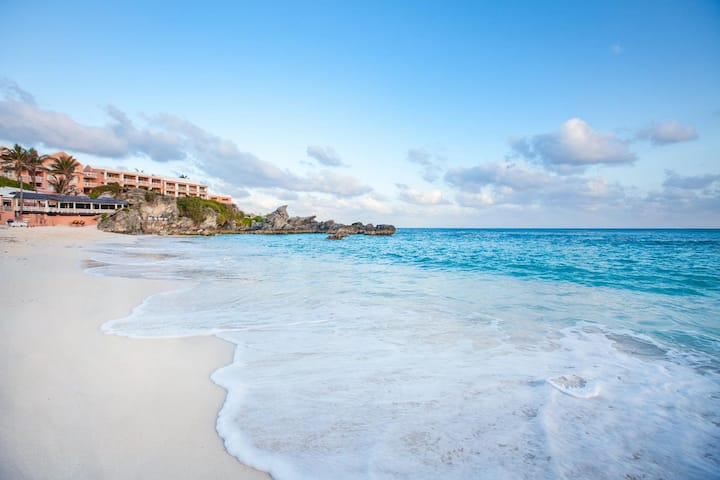 Elegant Escape @ The Reefs W/ 2br Seaside Serenity - Bermuda