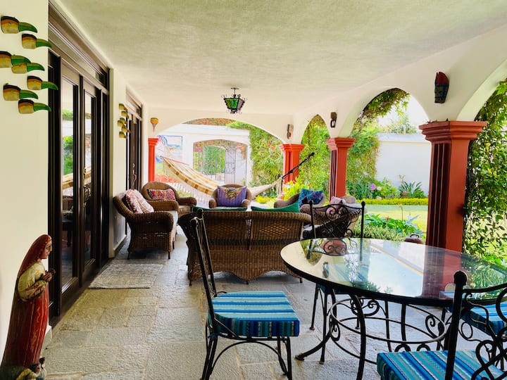 Spacious Home And Gardens - Guatemala
