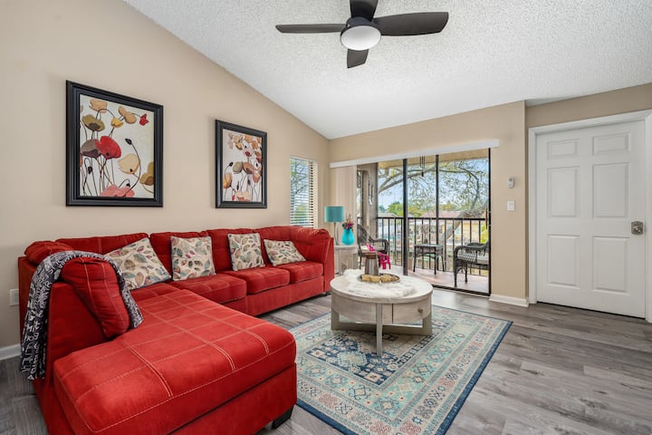 ~ Luxurious Waterfront Hideaway ~ 11m To Downtown! - Hillsborough County, FL