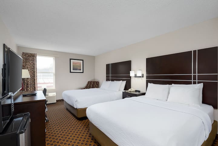 4 Separate Hotel Rooms With Attached Bathroom - Chattanooga, TN