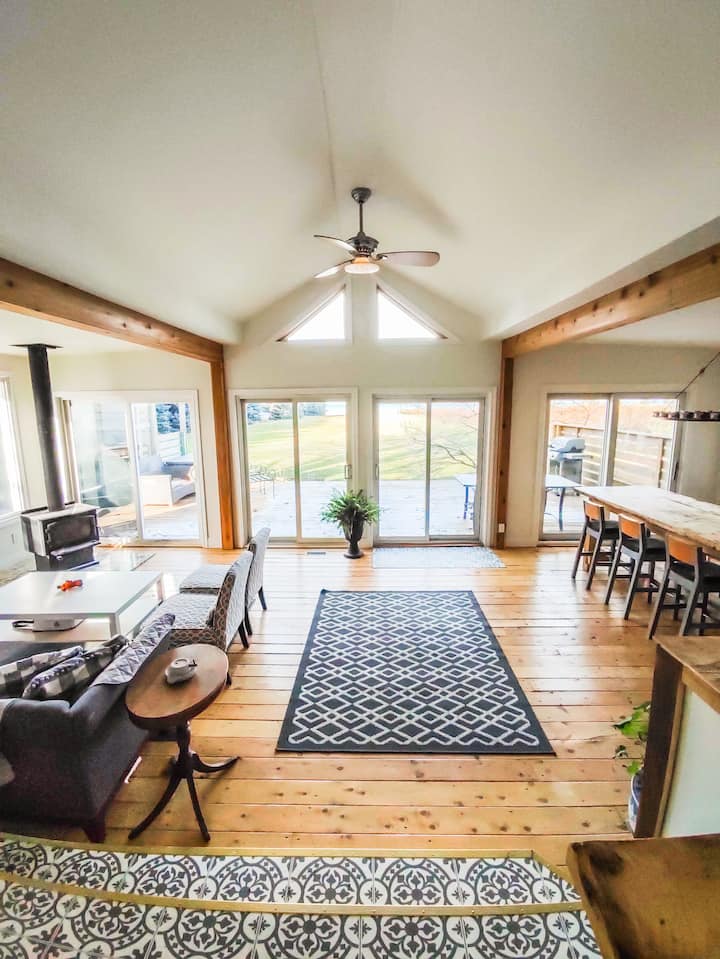 Lakefront Farmhouse - Grimsby