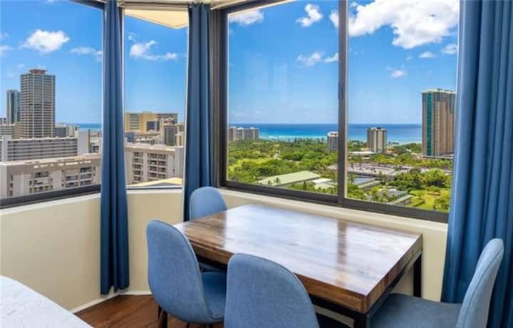 Unique Corner Studio Condo Incredible Ocean Views! - Honolulu