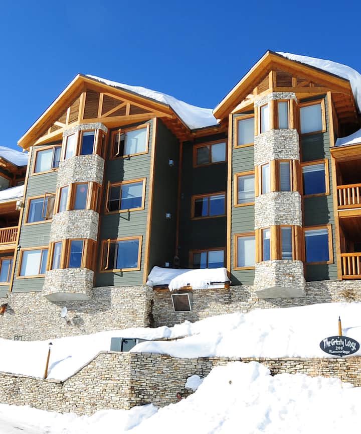 The Grizzly Cub - Big White Ski Resort, BC