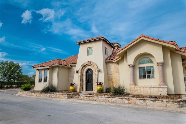 Luxury Hill Country Villa - Great For Families - Kerrville, TX