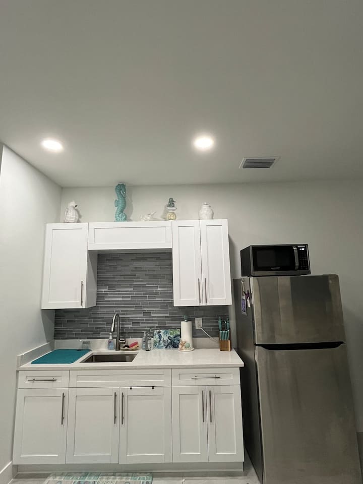 Modern Private Cozy Apartment - Cape Coral, FL