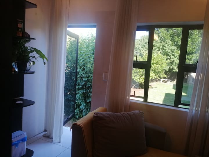 Cosy And Comfortable - Alberton
