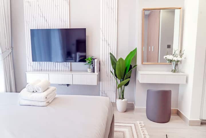 Luxury Queen Bed Apt W/ Pool & Wifi Near Downtown - Dubai