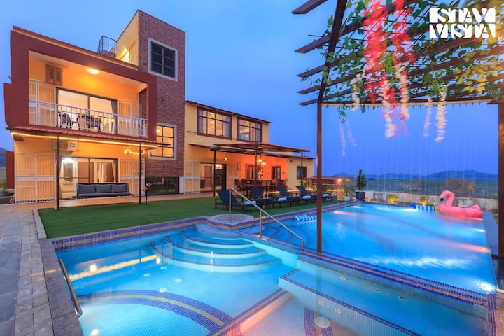 Stayvista @ Mangifera Estate – Pool, Wi-fi & Deck - Bhor