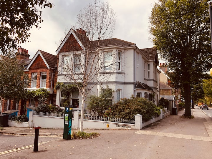 Sublime Victorian Hot Tub House - 브라이턴