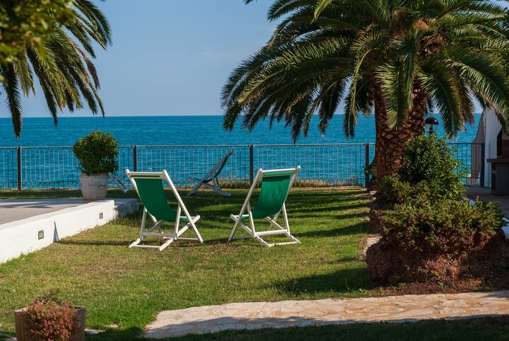 Praticamente Sulla Spiaggia Del Gargano In Puglia - Mattinata