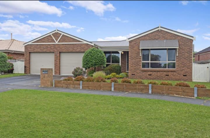 Three Bedroom House Nestled In Quiet Location - 