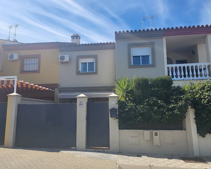 Chalet Adosado En Espartinas - Espartinas