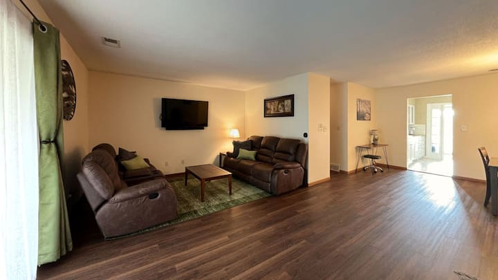 Comfortable Condo - Waterloo, IA