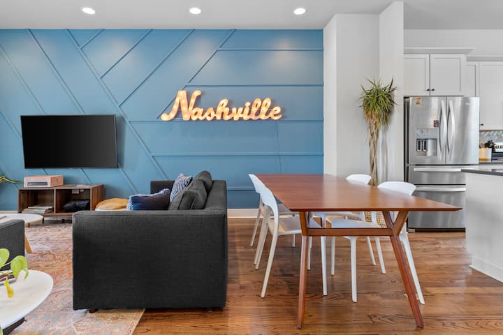 Rooftop Views! Luxury East Nash 3 Br Townehome - Nashville, TN