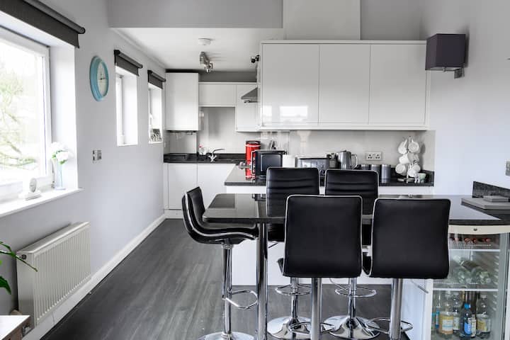 Spacious Apartment & Parking 5mins To Harry Potter - Watford