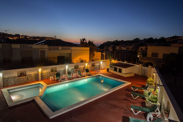 Djukel Villa With Pool - Malta