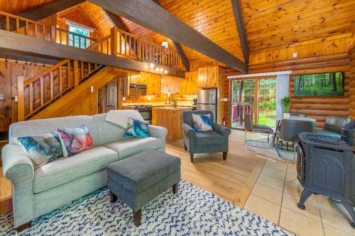 Cozy Cabin In The Woods - Marquette, MI