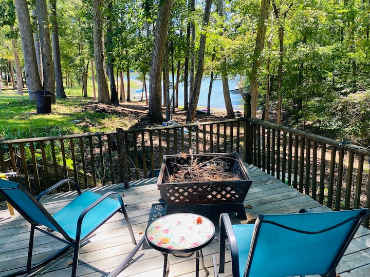At Home On The Lake! - Mistletoe State Park, Appling