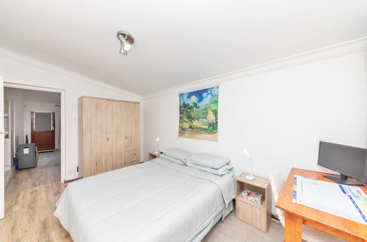 Peaceful 1bd Flat W/ Private Garden—rondebosch - Goodwood