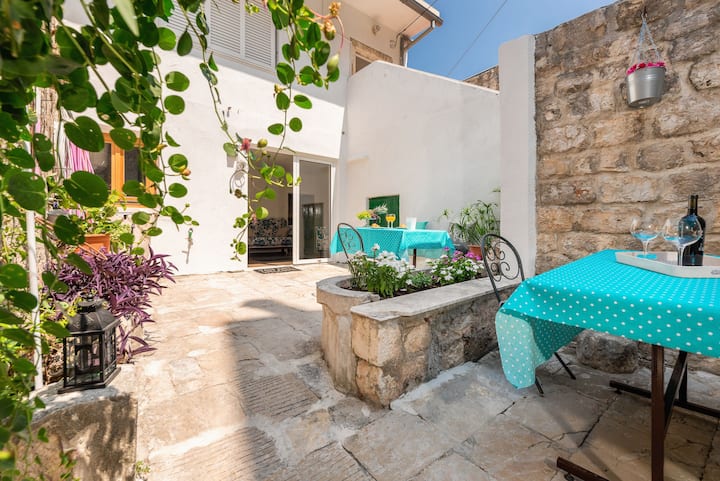 Heart Of Hvar Heritage Suites - Hvar