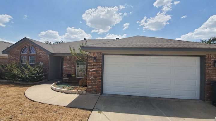 Solareclipse Home Rental Killeen - Killeen, TX