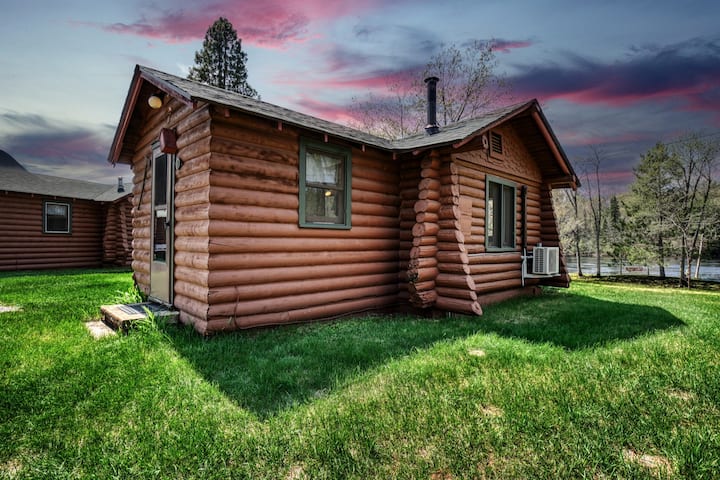Edgewater Resort Cabin #4 - Iron Mountain, MI