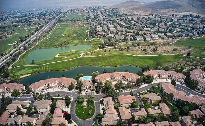 3+3 Golf Views Townhome, 2-car Garage 1600 Sq' ! - Sparks, NV