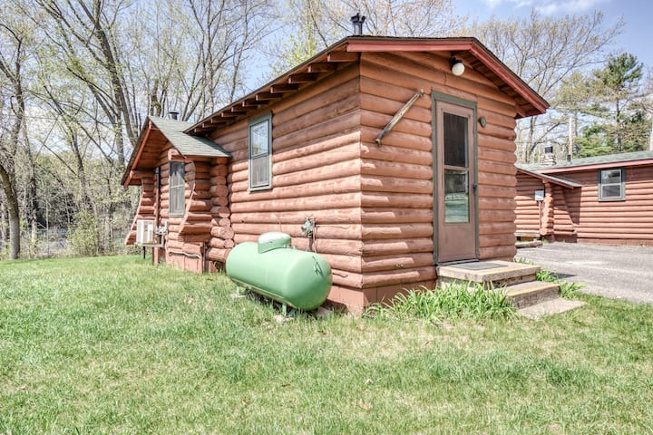 Edgewater Resort Cabin #5 - Iron Mountain, MI