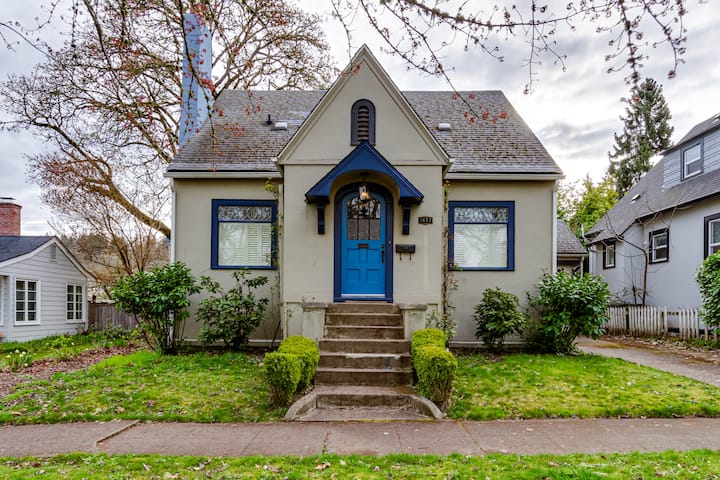 Campus Haven: Charming Home Near Hayward Field - Eugene, OR