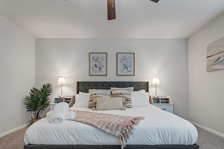 The White House - Las Vegas Modern Family Getaway - Las Vegas, NV