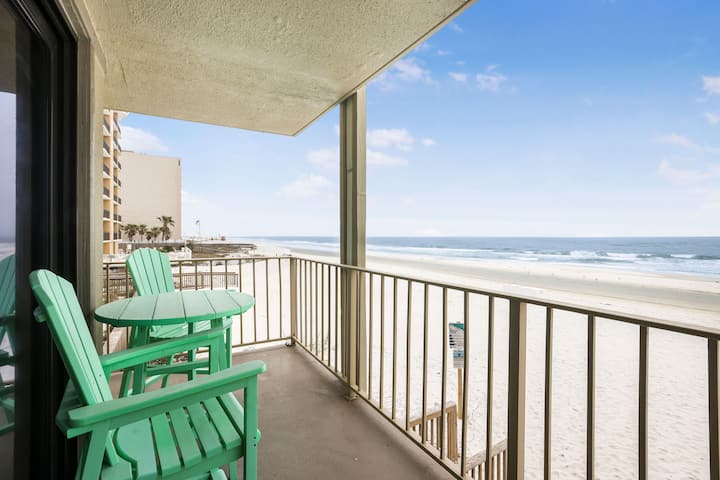 Beach Front Condo, Corner Unit, 1st Floor - Gulf Shores, AL
