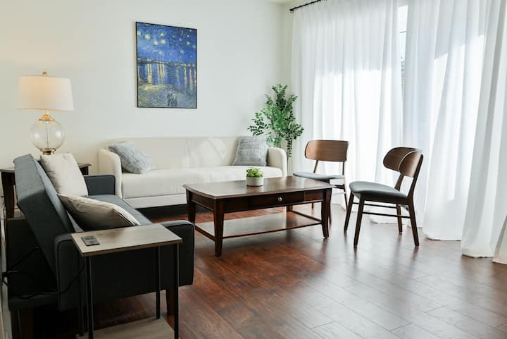 Renovated Private Duplex Near Yyc&nw Towne Center - Calgary
