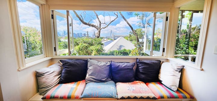 Charming Balmain Home With Sydney Skyline Views - North Sydney