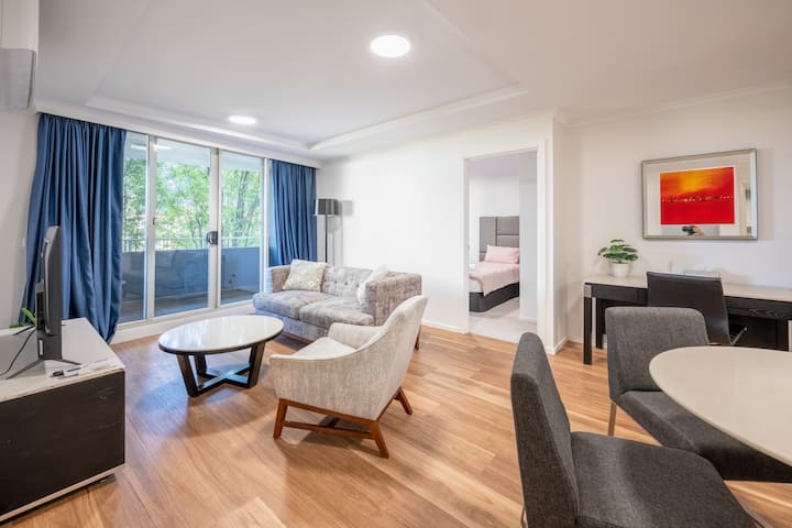 Two Bedroom Apartment On Northbourne Ave Canberra - Canberra