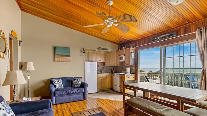 One Bed Overlooking Downtown Mtk - Montauk, NY