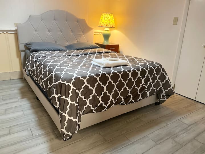 Comfy Basement (Dt/airport, Pkg) - Elmwood Park, IL