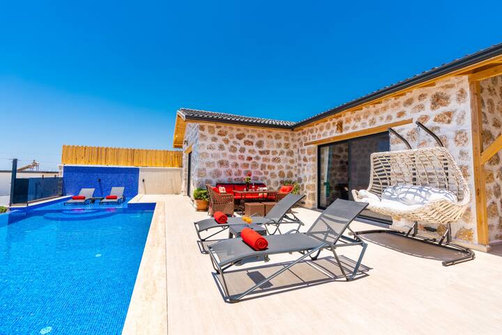 Villa Kalkan Havuzlu Manzaralı Ferah - Kalkan