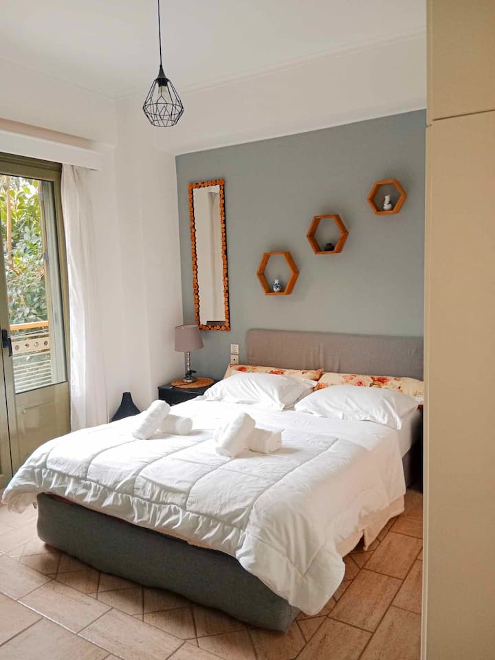 Lazarus 2bd Apartment @ Center - Патры