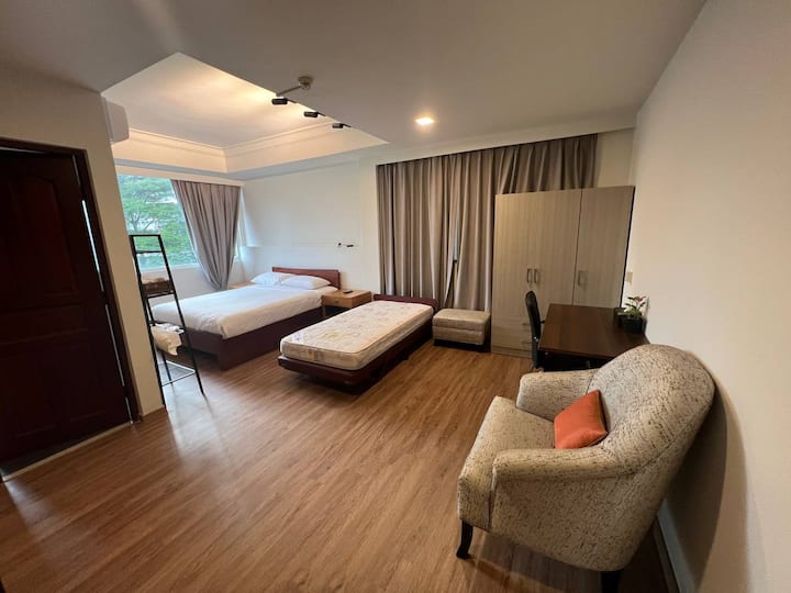 Spacious Private Studio Unit - Marine Parade