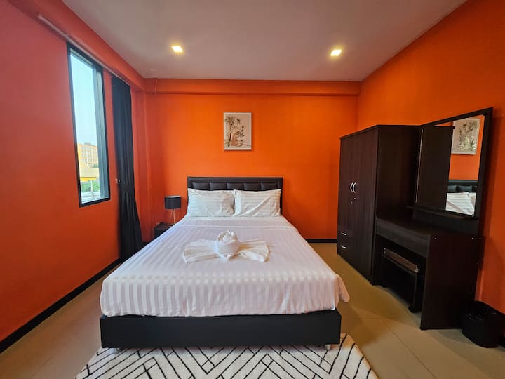 [Peter's House C04] 全新裝修特色公寓 - Pattaya City