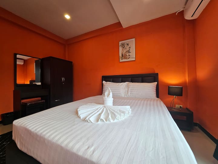 [Peter's House B04] 全新裝修特色公寓 - Pattaya City