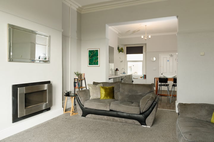 Seaside Bliss: Your Perfect 1br Wales Escape - Llandudno