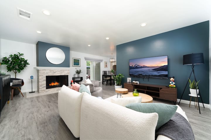 Disney Modern Family Home In Orange County - Buena Park, CA