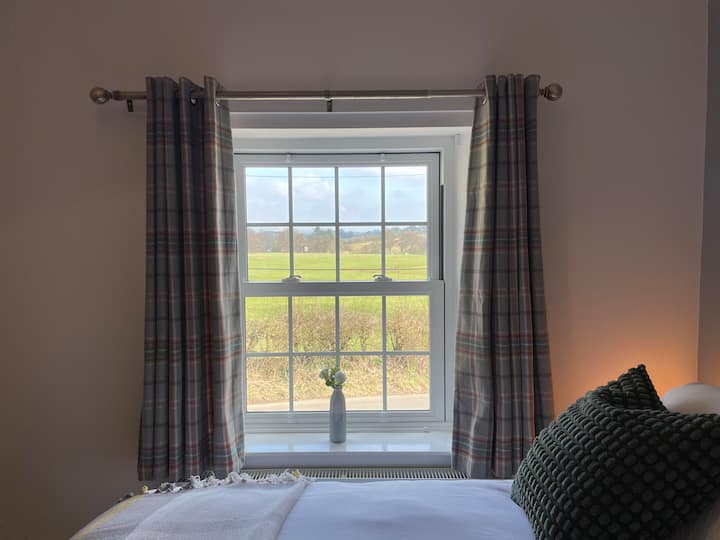 The Old Shop Family Cottage For 6 & Furry Friends - Staffordshire