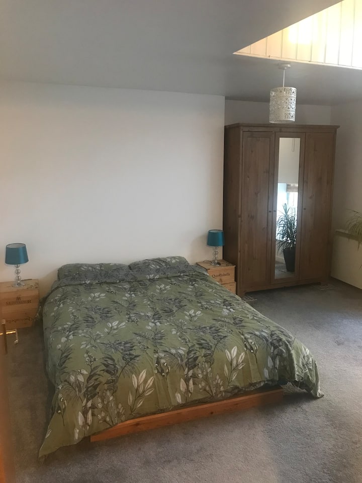 Super Central Room In Cardigan - Cardigan