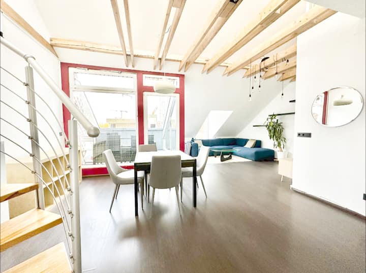 2 Stops To Oktoberfest, Spacious Top-floor Flat - München