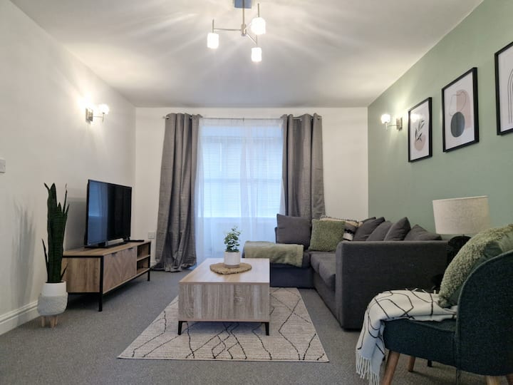 Charming Home In Stourport Sleeps10 | Wifi&parking - Stourport-on-Severn